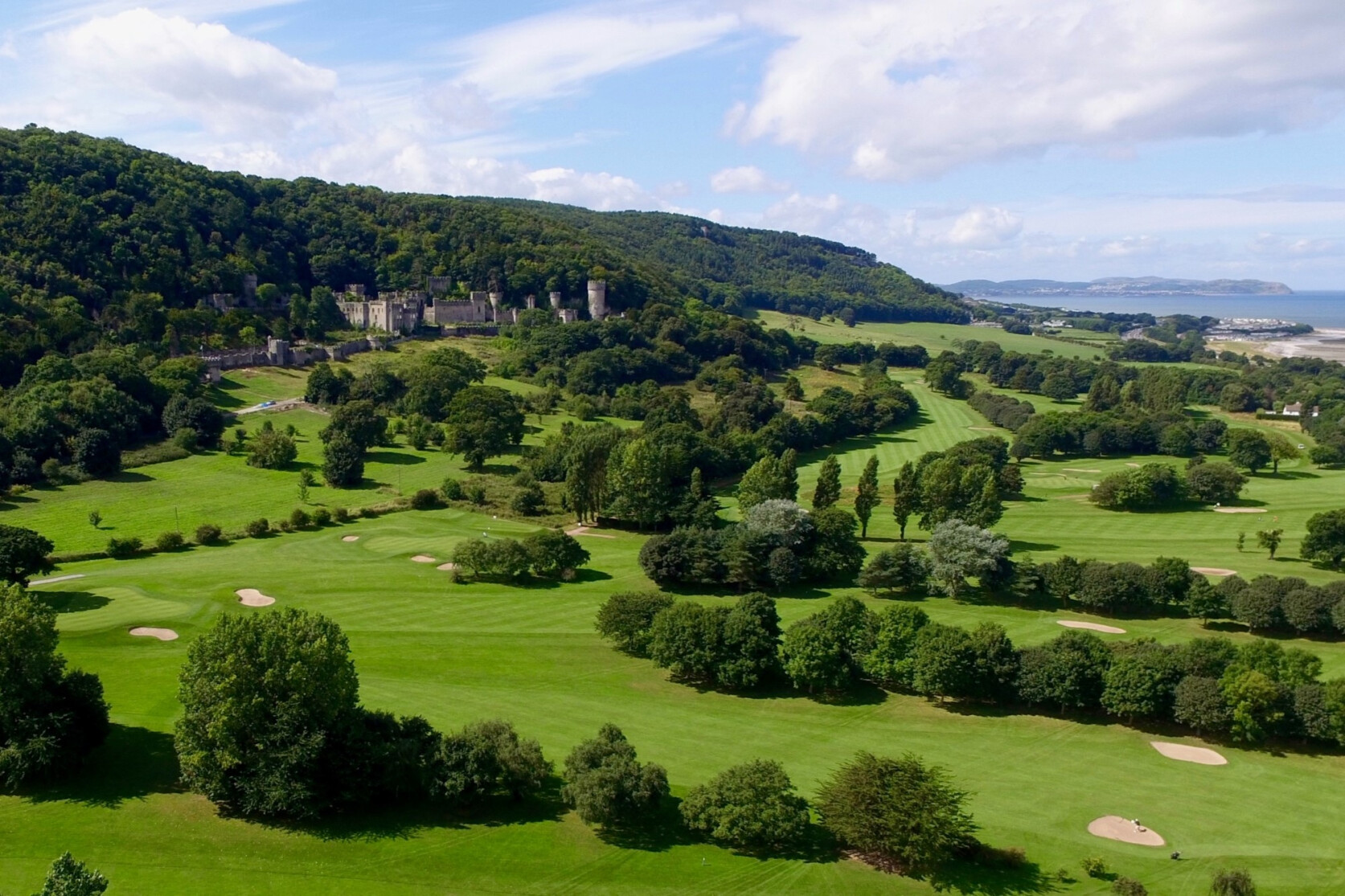 Maesdu Golf Club: A Premier Golfing Experience in Wales